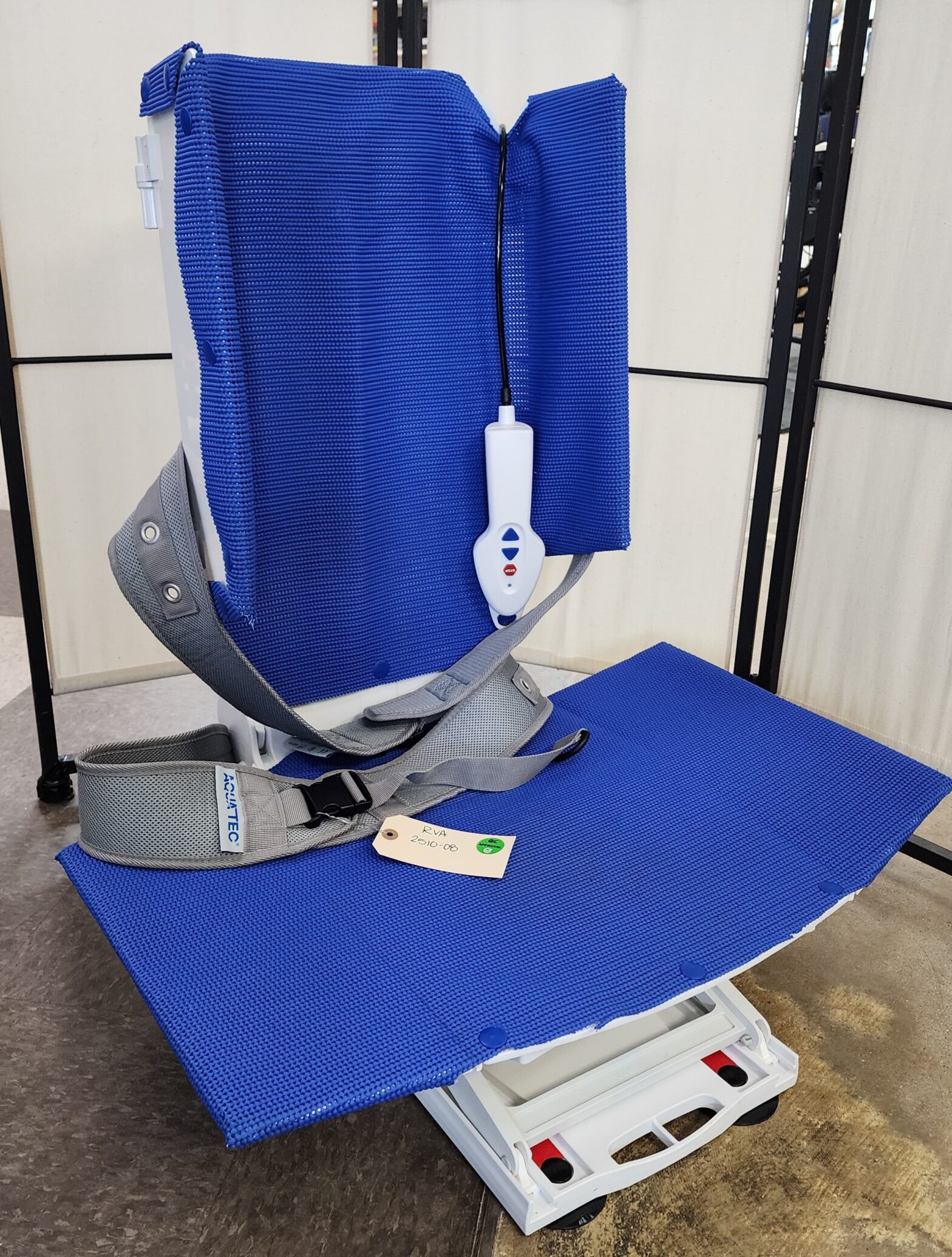 Aquatec bath lift with special reclining back | Children's Assistive ...